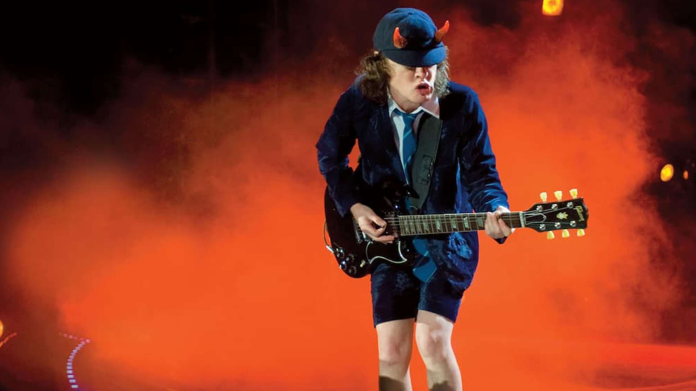 Angus Young: 10 Fakten über den AC/DC-Gitarristen