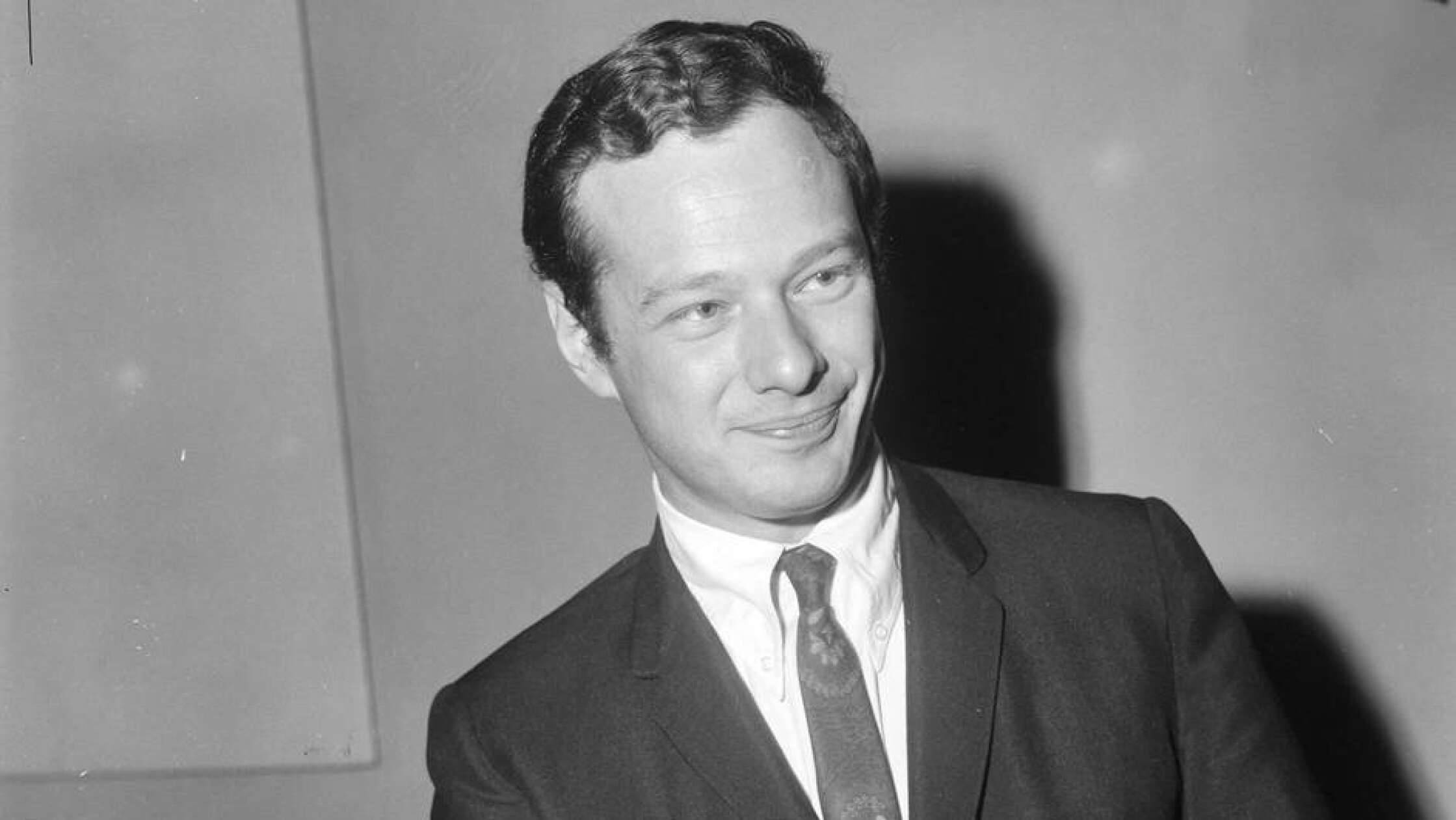 Brian Epstein: Unser Porträt über den fünften Beatle | ROCK ANTENNE ...